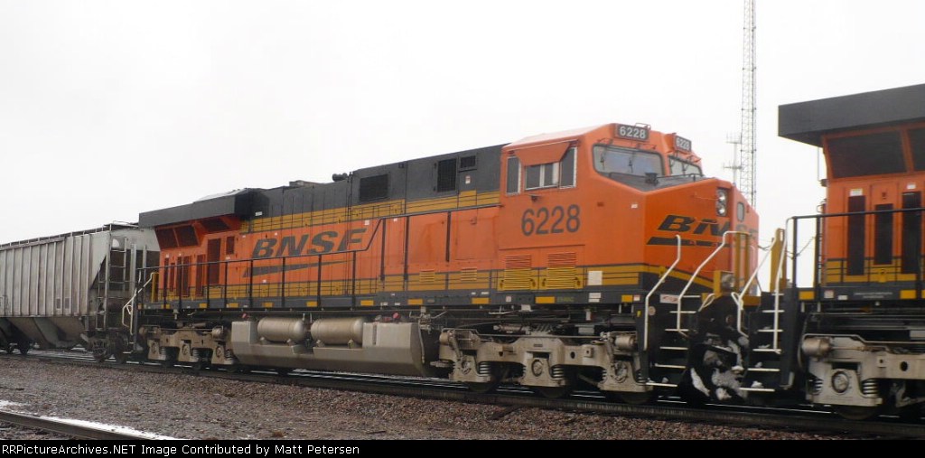 BNSF 6228